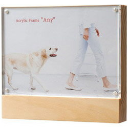 ■2L判■アクリル製・マグネット【製品仕様】■外寸：179×162×34mm■アクリル寸：179×127×8mm■窓寸：179×127mm■重量：600g■本体：パイン材重厚感のある木製フレームに透明のアクリル板で写真を挟んで飾るタイプです。