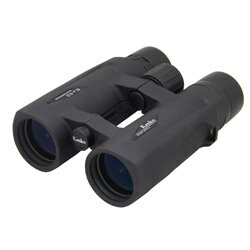 ●光学設計にペッツバール方式を採用●高い反射率のBAK4プリズムにフェイズコート補助プリズムにも誘電体多層膜を採用●すべてのレンズ面プリズムの透過面に高透過マルチコーティングを施しています●圧倒的に明るく 高いコントラストでクリアな視界を実...