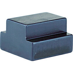 ■Tスロットナットの穴（タップ）なしの製品です。■使用にあわせタップ加工してご利用ください。【用途】・ボルト固定用ナット。【仕様】・T溝幅（mm）： 11.7・高さ（mm）： 12.7【材質／仕上】・スチール（S45C）・処理： 黒染仕上げ...