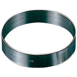 画像はイメージの場合があります。あらかじめご了承ください。お菓子作りの必要アイテム「丸型セルクルリング（ケーキリング）」（製品仕様）内径（cm）：12高さ（cm）：3.5■アルゴン溶接　継ぎ目なくきれいな仕上がりになっています。■複数サイズ...