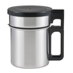 おいしく楽に保存●揚げ物調理の後片付けを楽に使い終わった油をポットに注ぐだけ。待たずにろ過できる二段タイプ。毎回捨てていた油を再利用。●三段ろ過構造でいつでもきれいな油をメッシュフィルター、ペーパーフィルター、活性炭カートリッジの3段ろ過構...