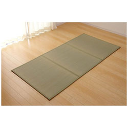 敷き布団の下に敷けば、ムレずに快適！「フローリングに直接敷き布団をひくのには抵抗がある。」「湿気がこもるから、すのこを敷きたいけど、重くて大変・・」「敷き布団だけだと、やっぱりかたい・・起きた時に体が痛い・・」い草マットレスは、そんな不満を...