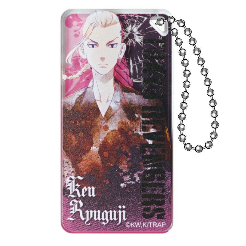 約H60xW30xD5mm材質 : アクリル、金属等著者・和久井健　漫画「東京卍リベンジャーズ」からドミテリアキーチェーンの発売です☆厚み5mmのアクリルプレートに、表面と裏面から印刷をかけた奥行きとクリア感のある仕上がりのキーチェーン。全...