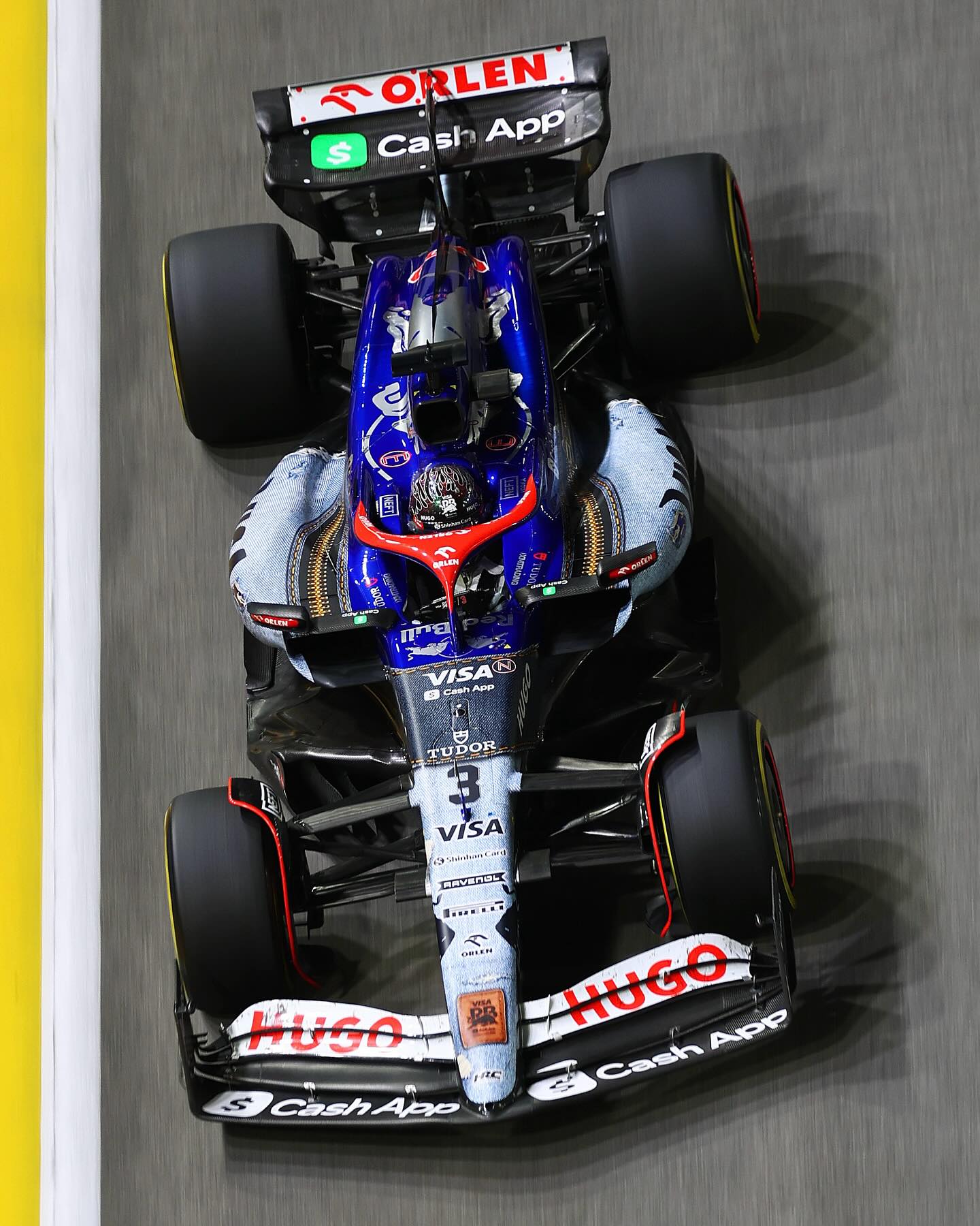 ●スケール：1：18　レジン・プロポーションモデル　開閉ギミックなし。 ●メーカー：ミニチャンプス