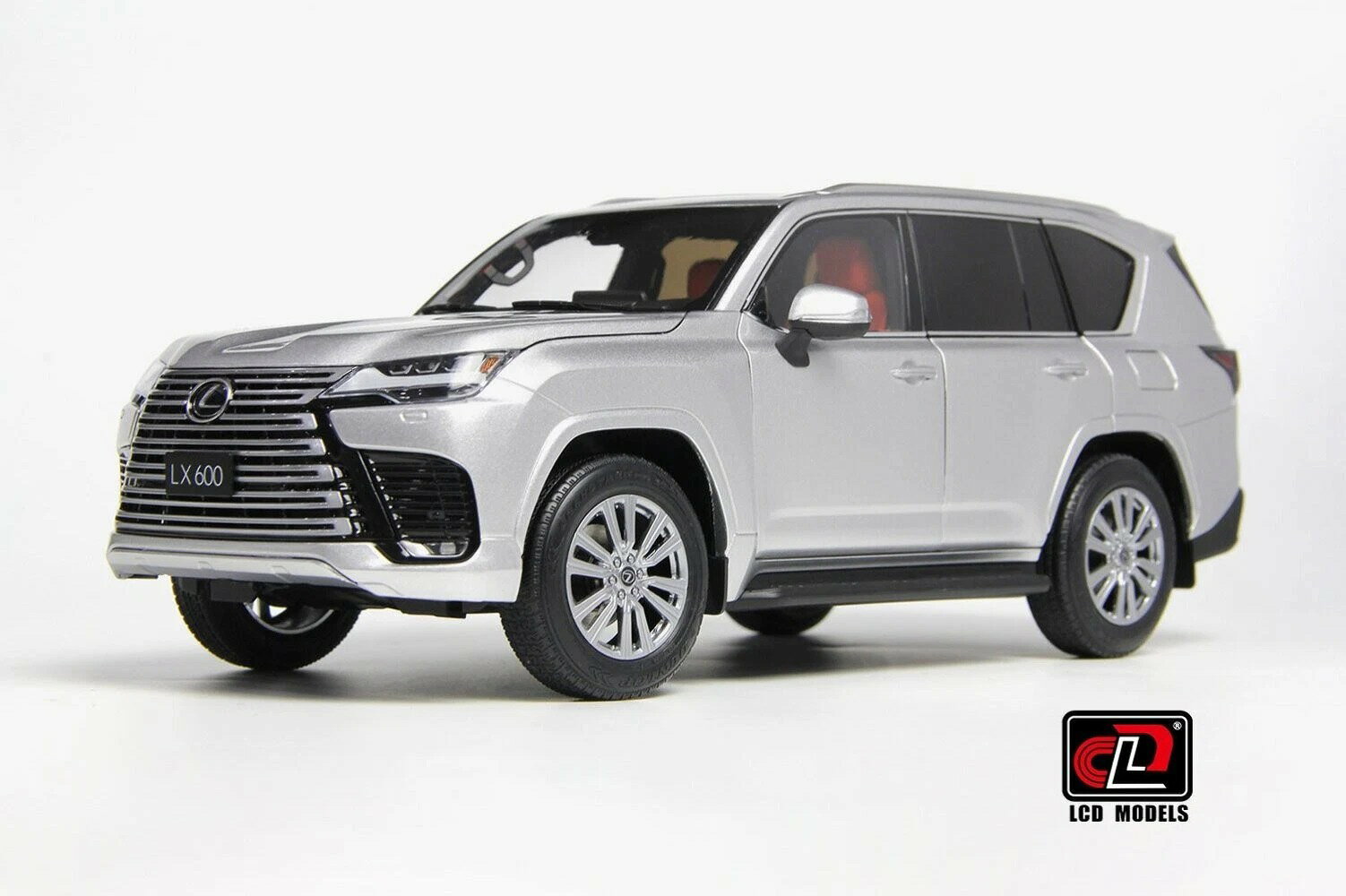 ●スケール：1：18　ダイキャストモデル ●メーカー：LCD Models