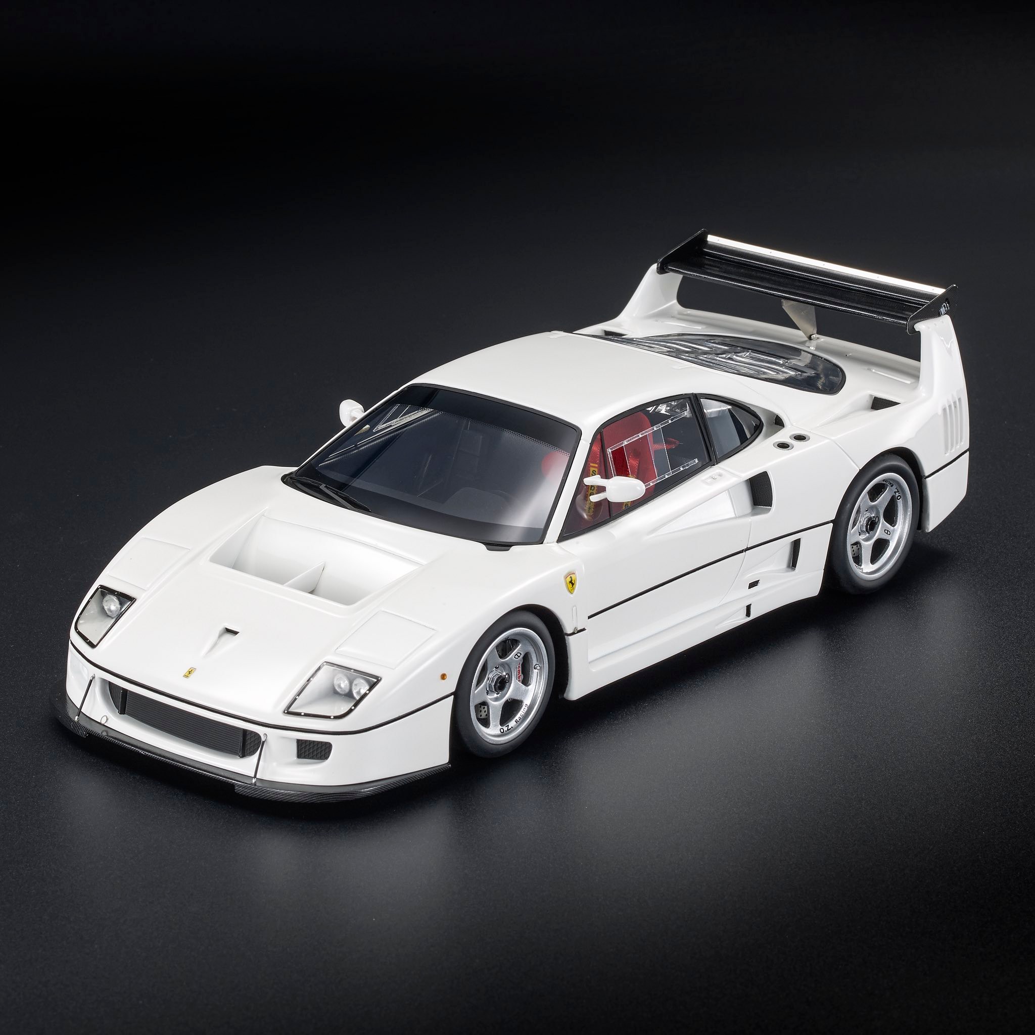 ●スケール：1：18　レジン・プロポーションモデル　開閉ギミックがなく、スタイリングを精緻に再現したモデルです。アクリルケース付き。 ●メーカー：トップマルケス