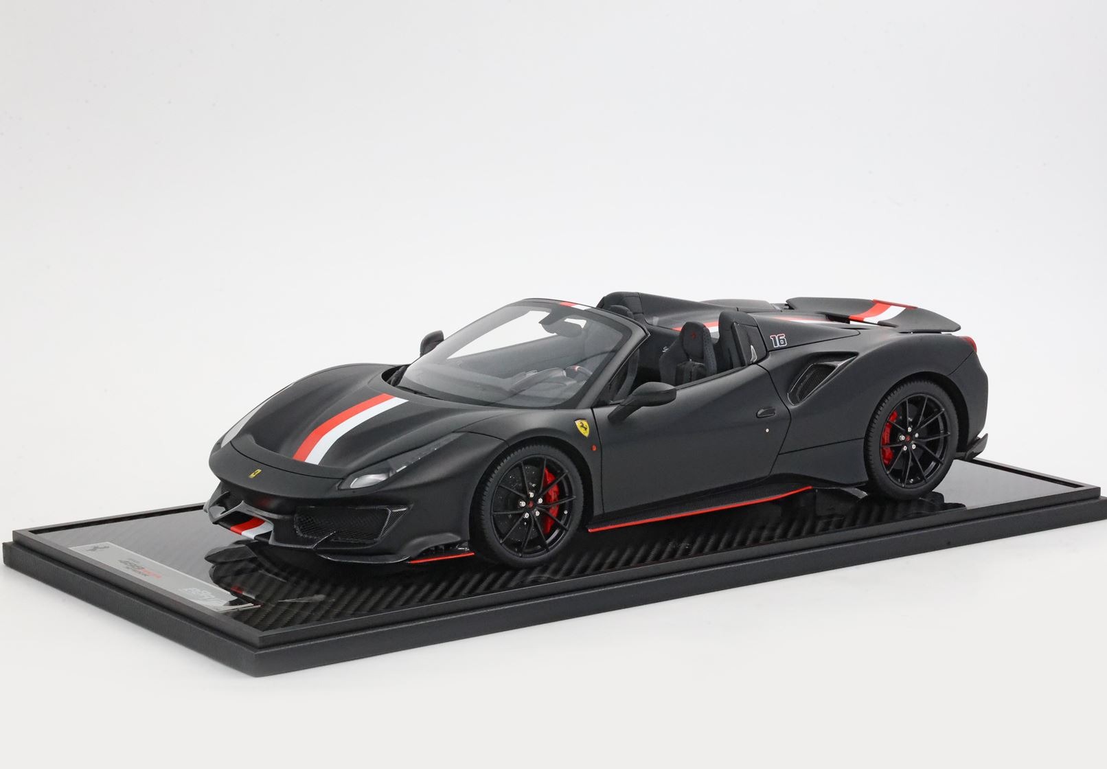 ●スケール：1:12　レジン・プロポーションモデル　開閉ギミックなし。アクリルケース付き ●メーカー：BBR ●BBR イタリア在庫ですので、完売の際は、失礼をご容赦ください。