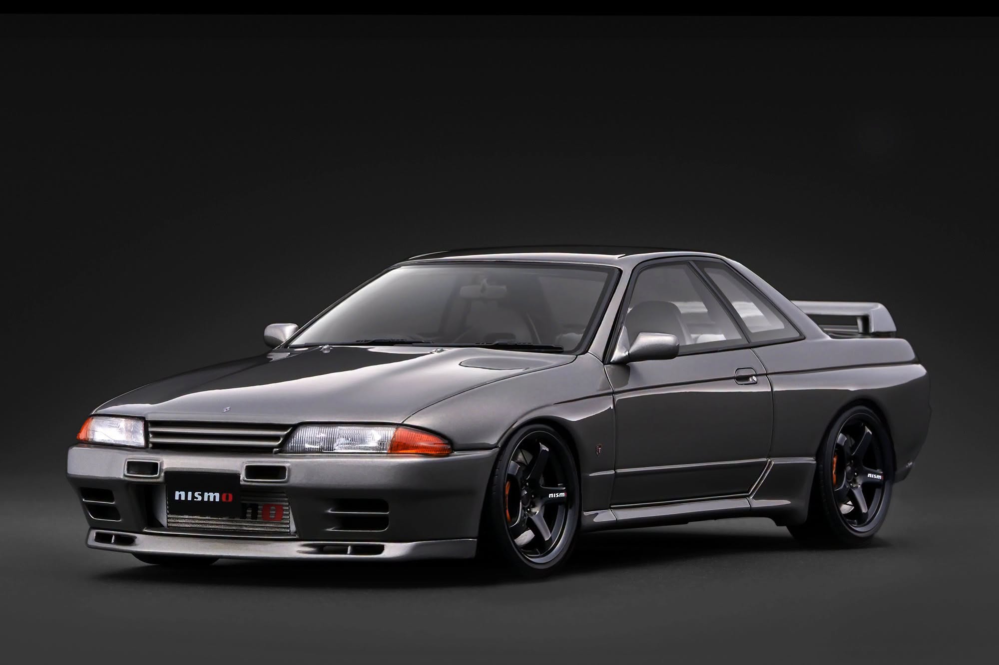 ●スケール：1：18　レジン・プロポーションモデル　開閉ギミックなし。 ●メーカー：イグニッションモデル ●「NISMO BNR32 CRS」を1/18 スケールレジンモデルで再現。 ボディカラー：ガンメタリック。 ニスモLMGT4 18イ...