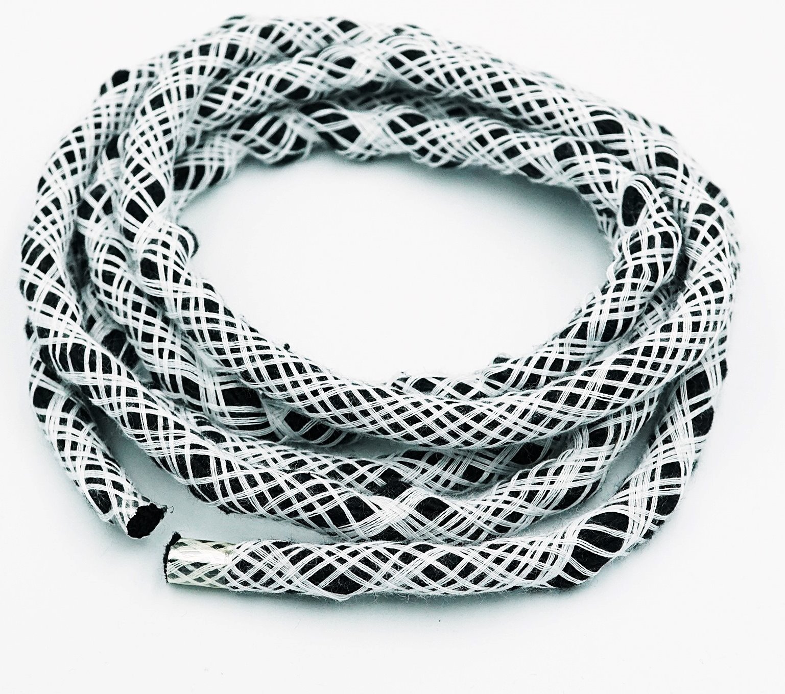 ■用途/特長 バックや袋物の持ち手の補強として最適な芯です。 外周をやわらかく編んであるので柔軟性のある素材です。 太さ：約5mm/6mm/8mm/10mm 長さ：2m ステッチの前に持ち手革に合わせてセットしたり、 素材を筒状に縫製した後...