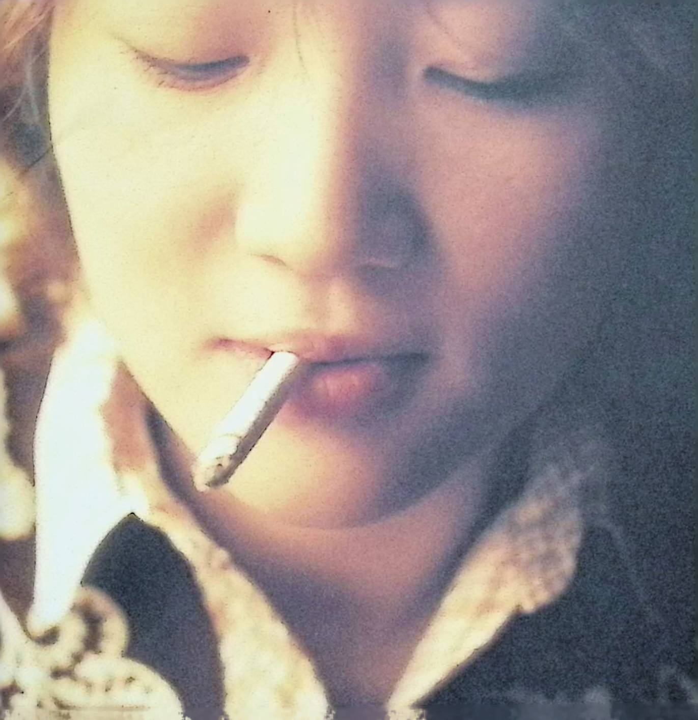 「 Smoking Blues」 FREEBO 1 Smoking Blues 2 記憶の詩 3 右向け左 4 雨ニヤラレタ 5 雨上がり、空の下で 6 くり返す 7 振り向かないで 8 彼女は太陽 9 曲がり角 10 朝が来る 11 さよ...