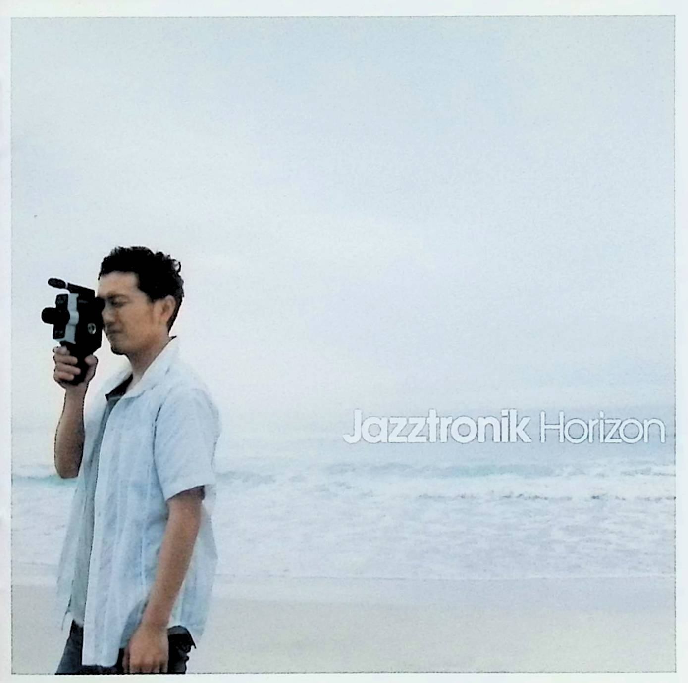 「 Horizon」 JAZZTRONIK 1 Intro 2 アオイアサガオ 3 RITA 4 Interlude 5 Dance with me 6 Horizon 7 Estar Com Voce 8 Estar Com Voce J...