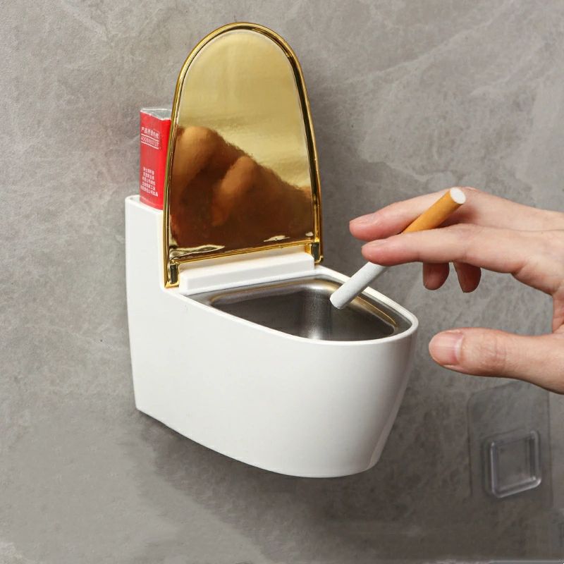 ★【ユニークなトイレデザイン】このユニークでクールな灰皿は、友達を驚かせる一品です。トイレを模したデザインが個性的で、彼氏が出かける前にトイレを思い出すユーモラスなプレゼントとしても最適です。 ★【耐久性の高い素材】クリエイティブなトイレ灰...