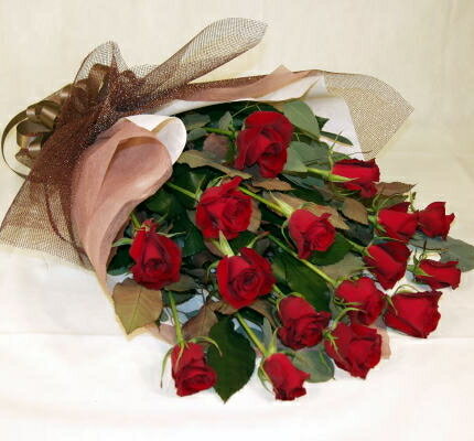 　 ■商品サイズ■ 高さ　80 cm 幅　50 cm ■使用花材■ オランダ産赤バラ　他 ■メッセージカード■　 オリジナルカードを無料でお付けします。 記入欄があります。 ■ラッピング■ 無料で致します。 画像のイメージで仕上げますが、ご...