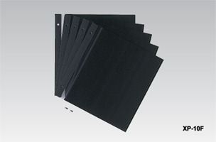 ●入数　　　　　 　　　　5枚入（ビス2本付） ●台紙サイズ　　 　　　縦235×横230mm ●仕様　　　　　　 　　　ビス式、布貼表紙、ビニールカバー付　 ●貼付有効サイズ　　 縦235×横190mm 　　　　　　　　　　　 ※専用本体...