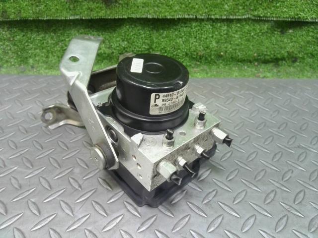 メーカー トヨタ 車名 パッソ 型式類別 16440-0008 グレード X 認定型式 DBA-KGC30 車両タイプ 5ドアハッチバック 年式 H26/8 シフト CVT 駆動 4×2 通称型式 KGC30AHEAK エンジン型式 1KR...