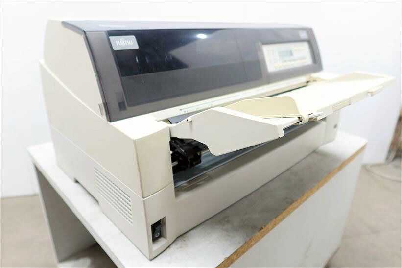 おすすめポイント ●堅牢で信頼性の高い ドットインパクトプリント方式 により、連続用紙や伝票印刷、長時間の大量印刷にも強い設計です。 ●用紙種類（単票・連帳・カットシートなど）や給紙方式に柔軟性があり、業務現場の幅広い要求に応えます。 ●1...