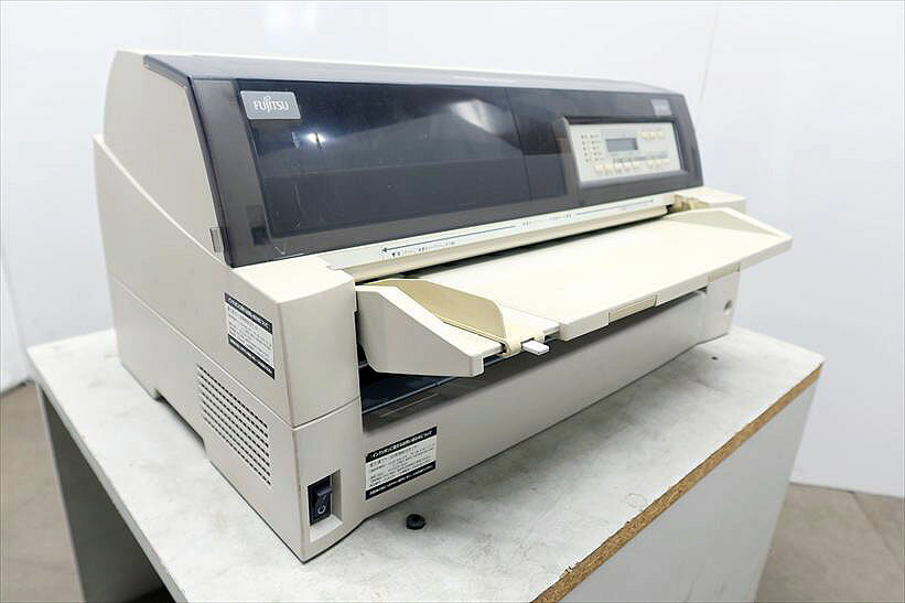 おすすめポイント ●堅牢で信頼性の高い ドットインパクトプリント方式 により、連続用紙や伝票印刷、長時間の大量印刷にも強い設計です。 ●用紙種類（単票・連帳・カットシートなど）や給紙方式に柔軟性があり、業務現場の幅広い要求に応えます。 ●1...