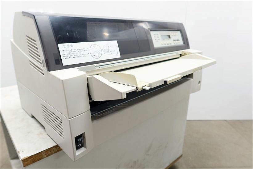 おすすめポイント ●最大9枚の高複写モードに対応しているため、宅配伝票やマニフェストなど複写帳票の印刷に適しており、業務用帳票印刷に最適です。 ●標準180字/秒、漢字高速360字/秒の高速印字性能を備えており、大量印刷や帳票処理業務でもス...