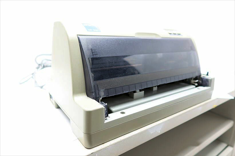 おすすめポイント ●ドットインパクト方式なので、オリジナル＋4枚までの複写用紙に対応でき、請求書・納品書・送り状などの 連続帳票印刷がスムーズ。複写紙・ラベル紙にも対応します。 ●横幅約386×奥行306×高さ185mmと 省スペース設計で...