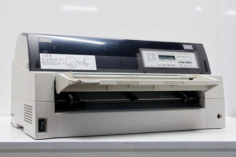 おすすめポイント ●堅牢で信頼性の高い ドットインパクトプリント方式 により、連続用紙や伝票印刷、長時間の大量印刷にも強い設計です。 ●用紙種類（単票・連帳・カットシートなど）や給紙方式に柔軟性があり、業務現場の幅広い要求に応えます。 ●1...