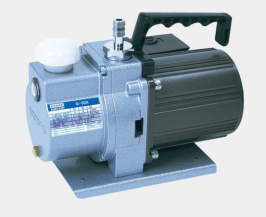 【画像はイメージです】【納期について】発送日が配送予定を超える場合は、別途メールや問合せフォームにてご相談いたします。★数量・大口割引も受付中！お問い合わせください。 ■アルバック G-5DA 直結型油回転真空ポンプの特長 小型で持ち運びが...