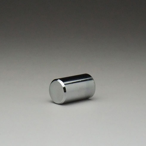 商品名 棚ダボ　両面ダボ　クロームメッキ　【1/4ネジ】 品番 KDG-D/C ダボ寸法 直系：12mm　x　長さ：20mm ネジ規格 W1/4（2分ネジ） 材質 真鍮製 表面 クロームメッキ 納期 通常1〜2営業日ほどで発送可能です 返品...