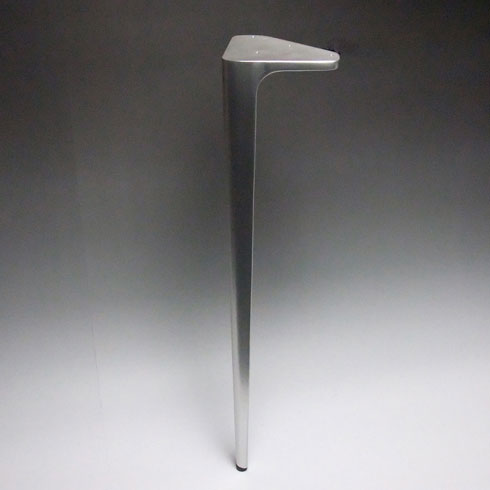 商品名 アルミ製テーブル脚　※1本単位 品番 DSC-101/AC570 寸法 高さ：570mm 受座サイズ：180mmx115mm　（ビス穴　4ヶ所） 材質 アルミ鋳物 表面仕上 アルマイトシルバー 付属品 アジャスターx1個 納期 約2...