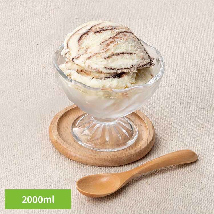 北海道産の乳製品を使用したバニラアイスに、チョコソースをマーブル状に混ぜ込んだ2Lホームタイプのアイスです。さっぱりした味のバニラアイスに、まったりと甘いチョコソースを加え、飽きのこない味に仕上げています。※沖縄・離島不可※こちらの商品はお...