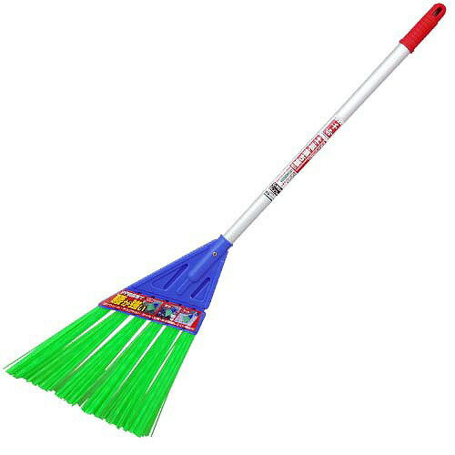 商品説明庭まわり、外回りでの清掃作業に最適です。 【用途】 土、泥、落ち葉の掃除作業。 【機能】 ●土、小石、砂、落ち葉などの掃除に最適です。 ●除雪作業にも便利です。 ●穂部はPP樹脂製でコシが強く、水にも強いので作業がしやすいです。 ●...