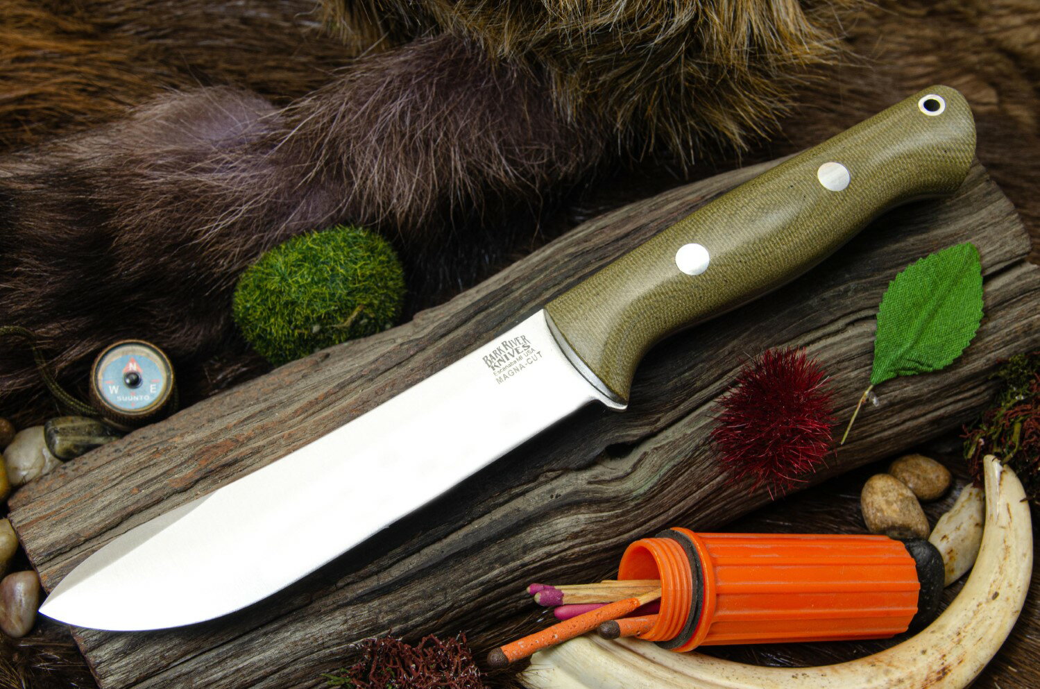 全長：約254mm 刃長：132mm 刃厚：2mm ハンドル厚: 22mm 重量：153g ブレード：Magna-Cut ハンドル：グリーン キャンバス マイカルタ シース：専用レザーシース付バークリバーを素材から選ぶ ハンドル材 プレート...