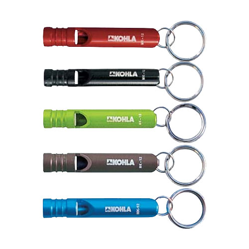 キーリング付きの小型警笛です。 高い音が出るので遠くまで届きます。 金属製の為、厳冬期の使用には不向きです。 素材： アルミニウム サイズ： タテ径 52 × 直径 9 mm ※実店舗ならびに他モールと在庫を共有しておりますので、在庫更新の...