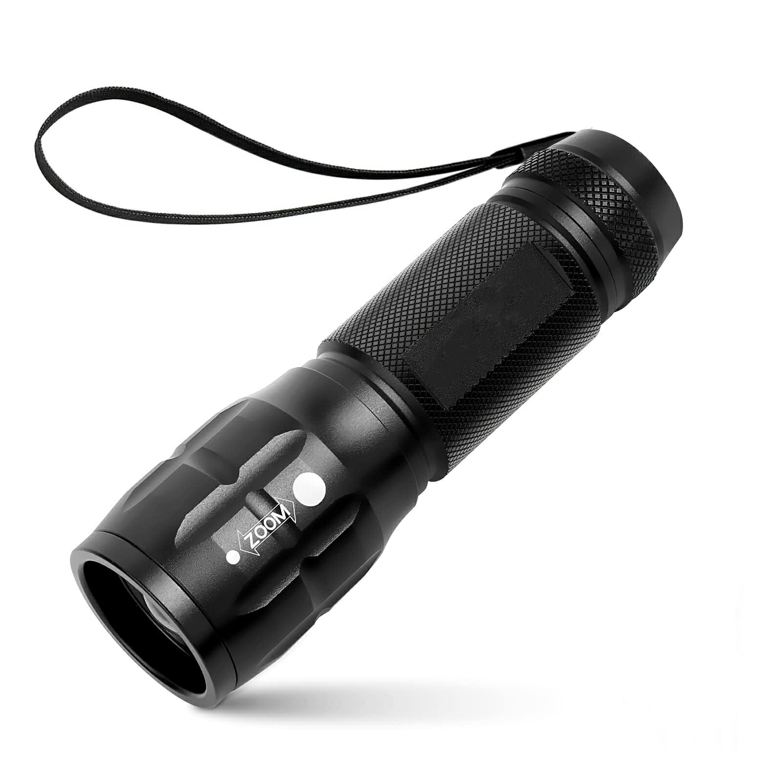 主な特徴 ● 高輝度XPELED搭載で最大150m先まで照射可能 ● 軍用超高硬度アルミニウム合金採用で高い耐久性 ● 伸縮式フォーカスレンズで照射範囲を調整可能 ● IP44防水等級で雨や飛沫にも対応 ● 軽量コンパクト設計で携帯に便利 ...