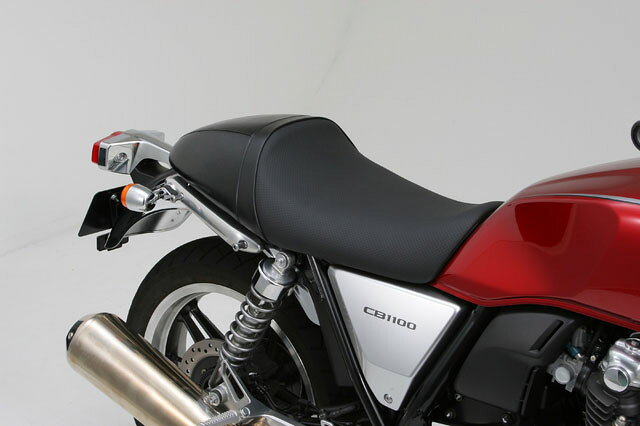 【品名】 カスタムシート（TYPE-CAFE）CB1100用　ブラック 【品番】 79363 【特徴・仕様】 ■CB1100/type/type（'10〜'13）〈SC65〉　 ■CB1100/EX（'14）〈SC65〉 カフェレーサースタ...