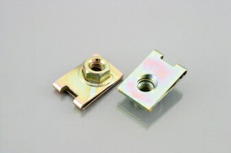 【品名】 クリップナット（M6×P 1.0用） 【仕様】 M6/P1.0用/2ヶ 【特徴】 ●スチール製クロメート ●適合板厚：0.8〜1.6mm ※実際の商品とは色合いが異なる場合があります。ご了承下さい。 【適合等】 汎用 【備考】 【...