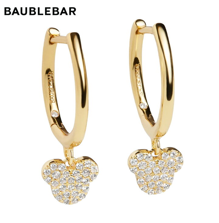 ★BaubleBar バウブルバー★ 【サイズ】 ・長さ：1.397cm ・幅：0.635cm ・重さ：1.70g 【商品詳細】 ・ディズニージュエリーの魅力を最大限に楽しめる、ミッキーマウス型ドロップ付きゴールドハギーイヤリング ・ミッキ...