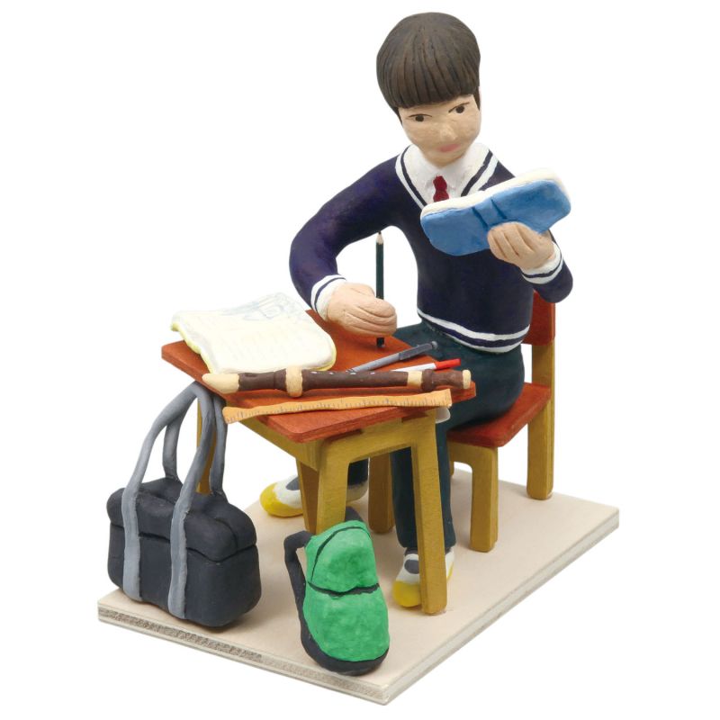 　ギフトサービスについて※未完成品(商品画像は作品例となります)人気の机と椅子ジオラマセットの硬質紙製バージョンです。厚みのある硬い紙を使用しているので、しっかりとしたジオラマを再現することが可能です。※ねんどのパッケージの仕様は、変更にな...