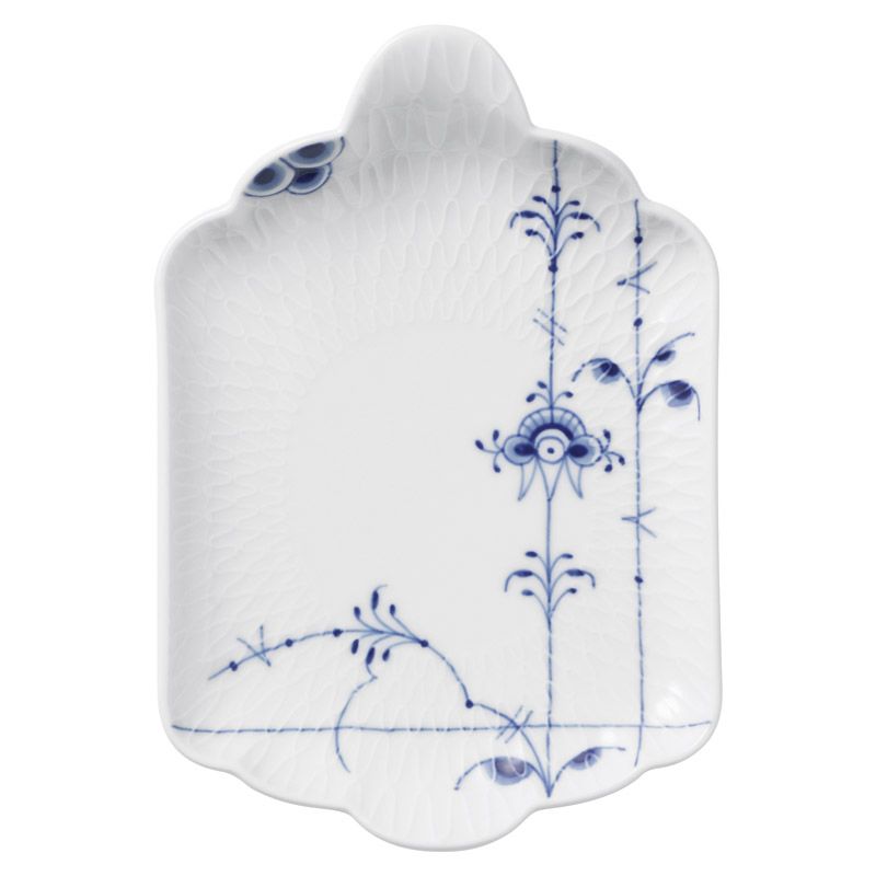 　ギフトサービスについてブルーフルーテッドのモチーフを、スタイリッシュに変化させて生まれたブルーパルメッテ。片側がやや大きく作られているユニークなシェイプのトレイです。銘々皿としてお使いいただいたり、ちょっとしたスナックの盛りつけにもおすす...