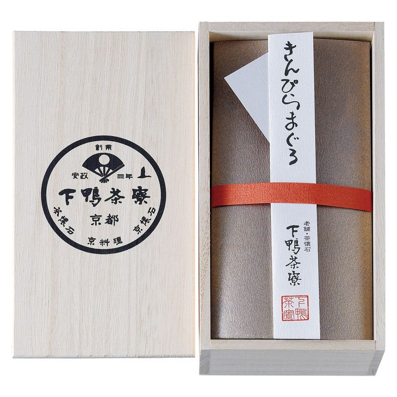 　ギフトサービスについてささがき牛蒡とまぐろを炊き合せました。ふっくらしたまぐろと、しゃきっとした牛蒡の歯ごたえを愉しんでいただけます。うまい煮汁を吸った鮪とささがき牛蒡。歯ごたえを楽しめる趣向の逸品です。ご飯の供だけでなく、酒の肴としても...