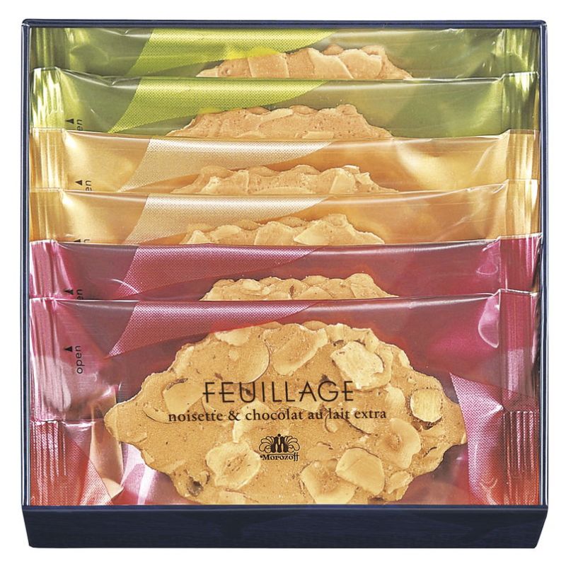 　ギフトサービスについて※2月頃に内容等変更になる場合がございます。スライスナッツをしきつめてパリッと香ばしく焼き上げたクッキーにバランスよくチョコレートをサンドしました。■商品名:ファヤージュ■メーカー品番:MO-4811■温度帯:常温■...