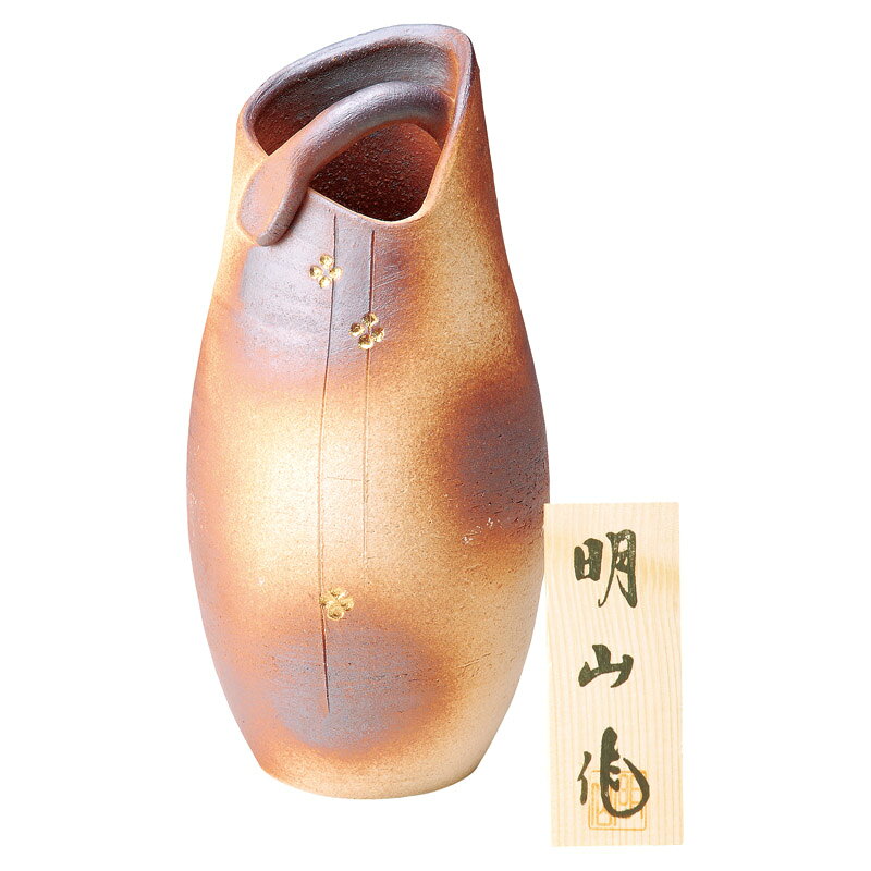 　ギフトサービスについて焼き締めの花瓶に金の小花をあしらった花瓶。■商品名:信楽焼 焼〆金華花瓶■原産国:日本製■箱種類:化粧箱■箱サイズ:約140×140×280mm(入)■材質:陶器■内容:本体(約130×130×265mm)×1■箱重...