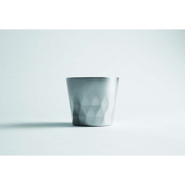 　ギフトサービスについてMade in TSUBAME直径85×75mm(240ml)140g■生産地:日本■素材・成分:本体/18-8ステンレス(外面ブラスト加工)■パッケージ:個包装■製造年:2026上質なデザインと機能性を兼ね備えた二...