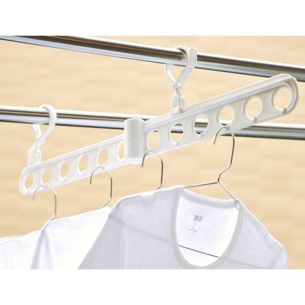 　ギフトサービスについて　楽天国際配送対象店舗 （海外配送）　Rakuten International Shipping洗濯竿の間に使用して洗濯物を干すスペースを拡張することができる便利アイテムです。使わないときはコンパクトに折りたため、...