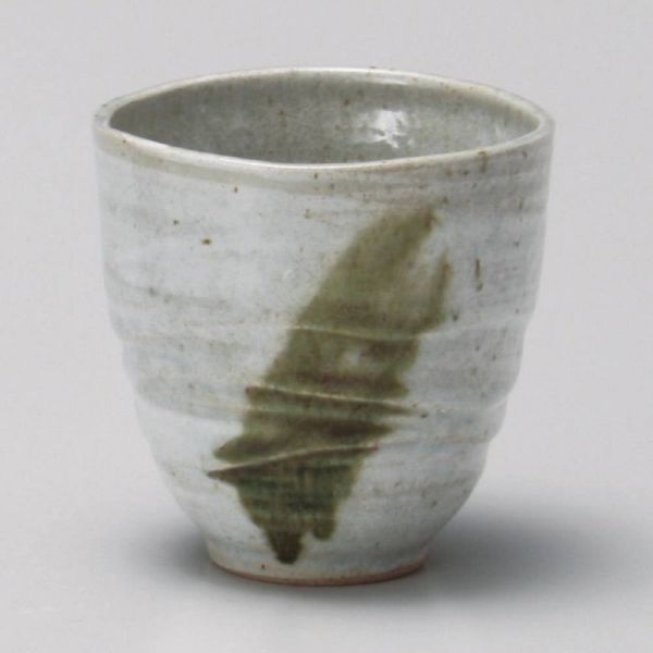 　ギフトサービスについて緑茶がよく似合う渋い湯呑みです。■型番: 81194171■商品名: さざ波 湯呑 (白)■サイズ: 幅/約7.7 x 7.7cm 高さ/約7.7cm■容量: 約190cc(満水時)■重量: 約150g■素材: 陶器...