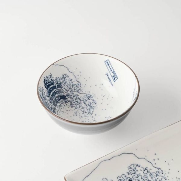 　ギフトサービスについて葛飾北斎による冨嶽三十六景を模した大胆でインパクト大のひとさら。日本料理や海外向け(インバウンド)におすすめです。ご飯茶碗にちょうどいい大きさ。■商品名: 北斎 富嶽三十六景 The Great Wave 11.8c...