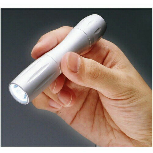 ●　明るさ約35ルーメン！！ ●　球切れの心配がないので予備ランプや常備装備として。 ●　コンパクトサイズから携帯に便利です。ストラップ付！ ●　シルバー・レッドの2色展開です。 商品詳細 電池 単三形乾電池1本使用（モニター用電池付属） ...