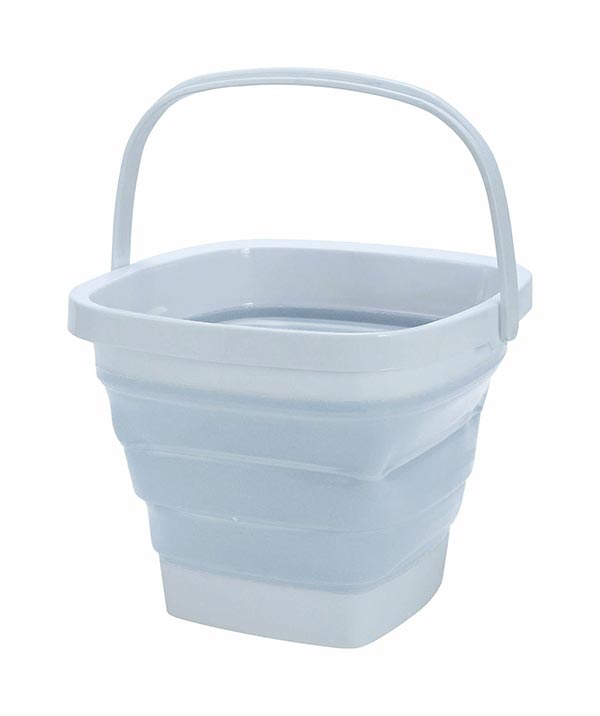 ・お掃除にもアウトドアにも活躍！ ・折りたためるので隙間収納もOK。 ・靴洗い、ガーデニング、掃除道具入れに。 ・壁掛けもOK！ 【商品サイズ】 　使用時／257×238×195mm（取手含まず） 　収納時／257×238×52mm（取手含...