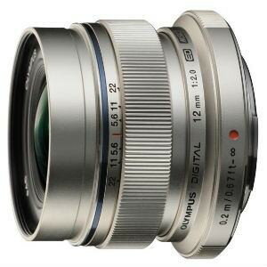 　オリンパス MicroFourThirds規格交換レンズ ED 12mm F2.0　小型ながらも画面全域でシャープな描写性能を誇る大口径の単焦点レンズです。室内から風景撮影まで迫力のある世界を表現できます。金属外装による質感溢れるデザイン...