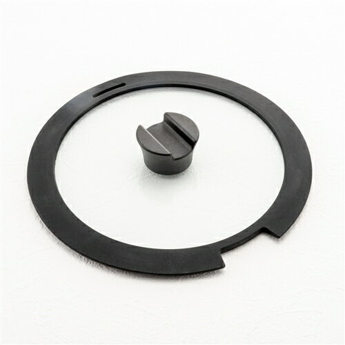 ヤマダオリジナル シリコン付きフライパンカバー 24CM 直径25.0cm×幅25.0cm×高さ4.1cm ●箸やおたまを置ける。便利なつまみ●鍋の塗装にやさしいシリコンふち●取ってが取れる着脱式の取ってに対応【仕様】ガラスふた：強化ガラス...