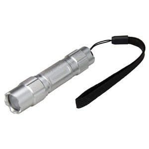 ヤザワ Y06A09SV ミニLEDアルミフラッシュライト シルバー●乾電池1本で点灯・長寿命！●携帯に便利なコンパクトサイズ＆ストラップ付！●アウトドア・災害時に便利な防水仕様！【仕様】全長/外径：L 96mm×H 22mm本体重量：38...