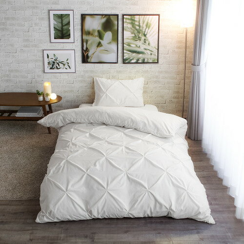 [シングル]小栗 inico 掛カバー サラ アイボリー IN24052-07 ●ダイヤタックをあしらった立体的な凹凸感のあるカバーです。●しっとりとした風合いのピーチスキン加工。【仕様】本体サイズ（幅×長さ）：約150×210cm素材：ポ...